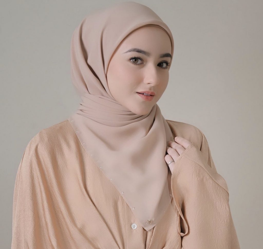 “Berseri-Seri Sejak Kahwin,” - Cantiknya! Kongsi Foto Bersolek Tipis ...