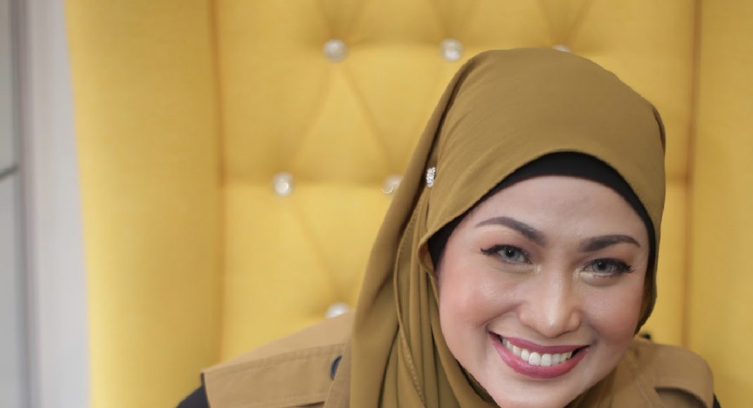 "Dia Matang Dan Memahami," - Ezlynn Mengaku Rapat Dengan Lelaki Bukan ...