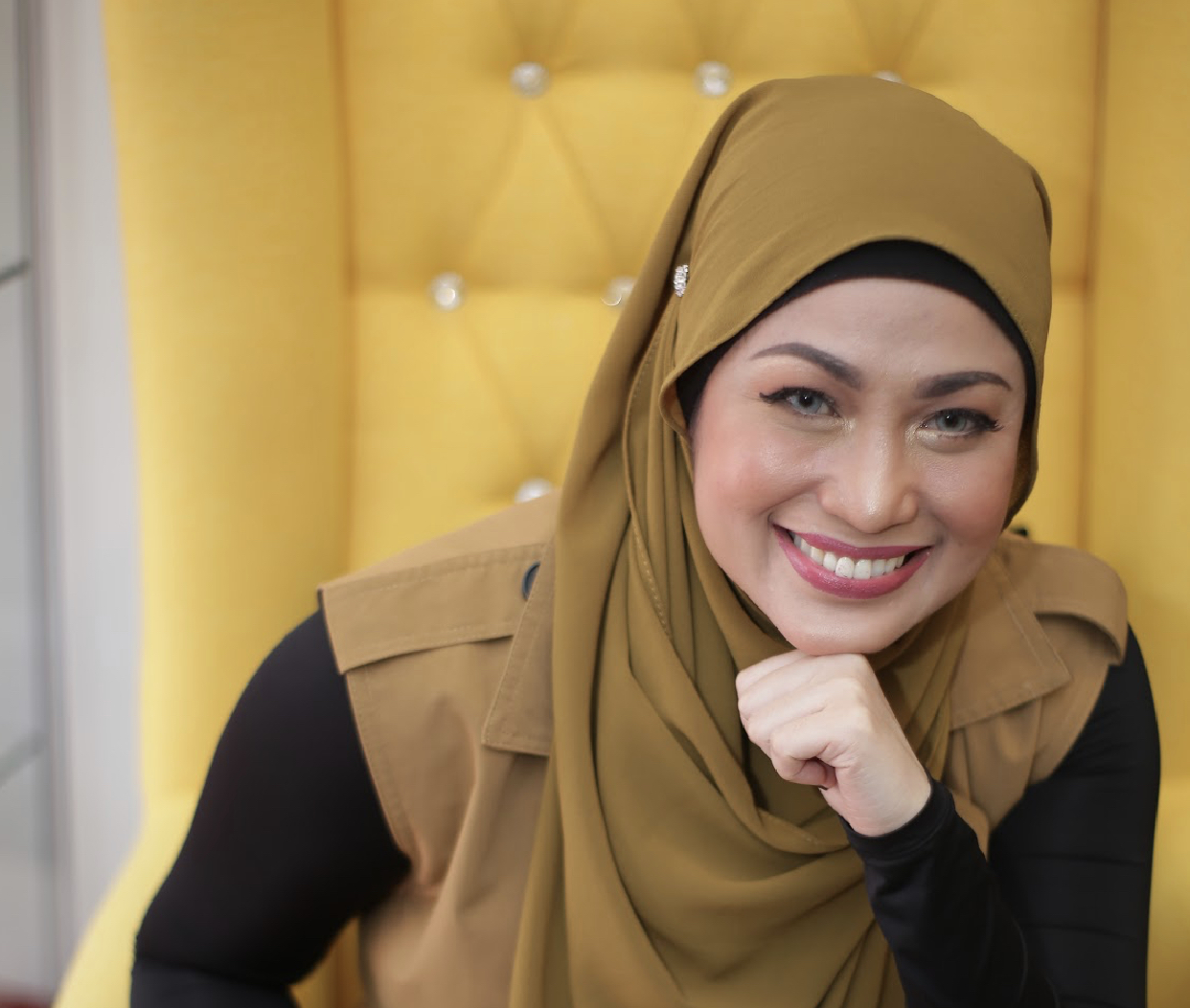 "Dia Matang Dan Memahami," - Ezlynn Mengaku Rapat Dengan Lelaki Bukan ...